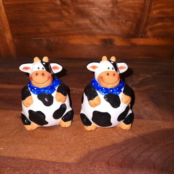 Kitchen | Holstein Cow Salt And Pepper Shakers New | Poshmark
